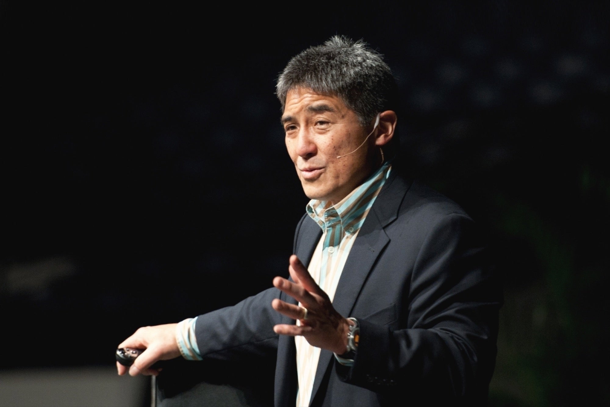 The Only 10 Slides Needed When Pitching Your Business (Infographic)