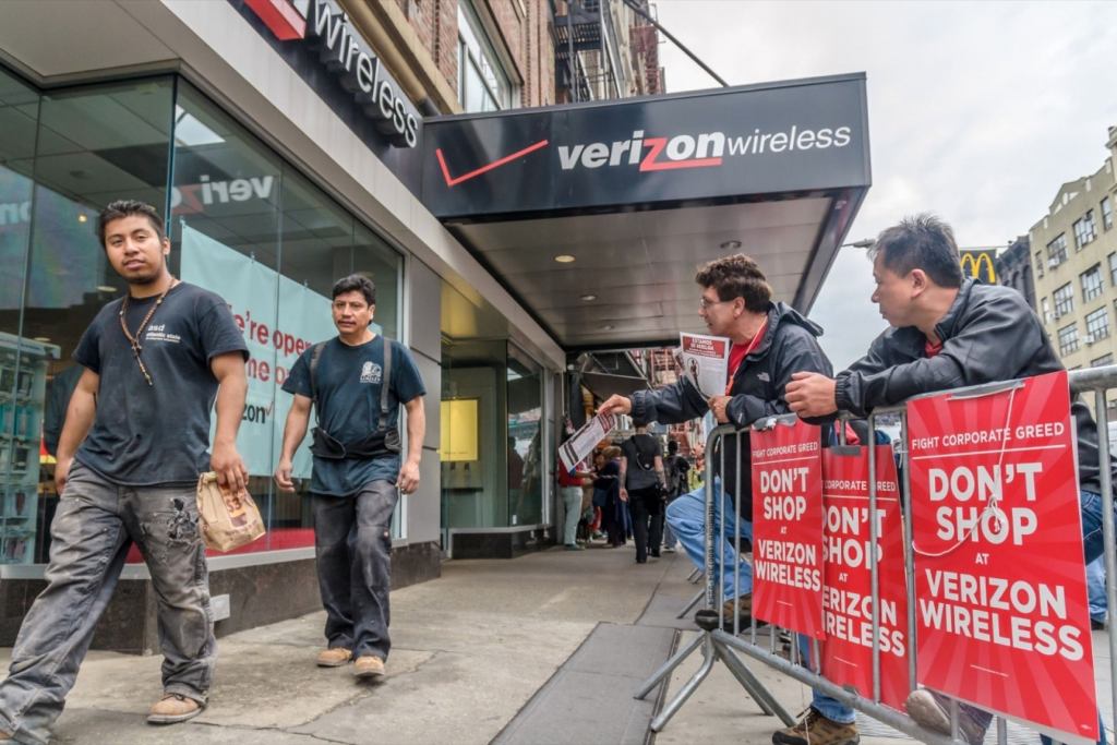 Verizon, Unions Agree to Pay Raises, New Jobs to End Strike