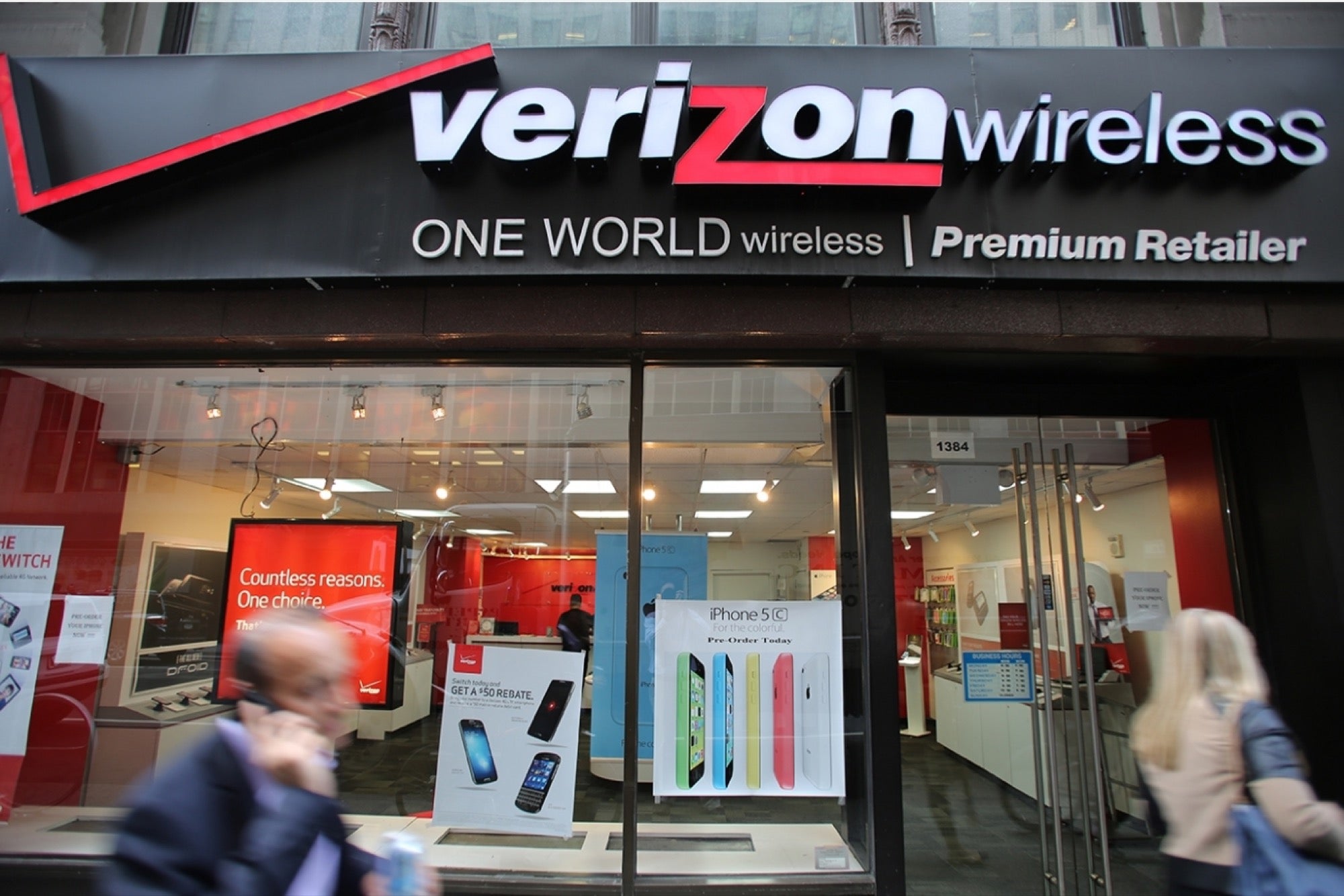 After Breach, Verizon Drops Yahoo Purchase Price by $350 Million