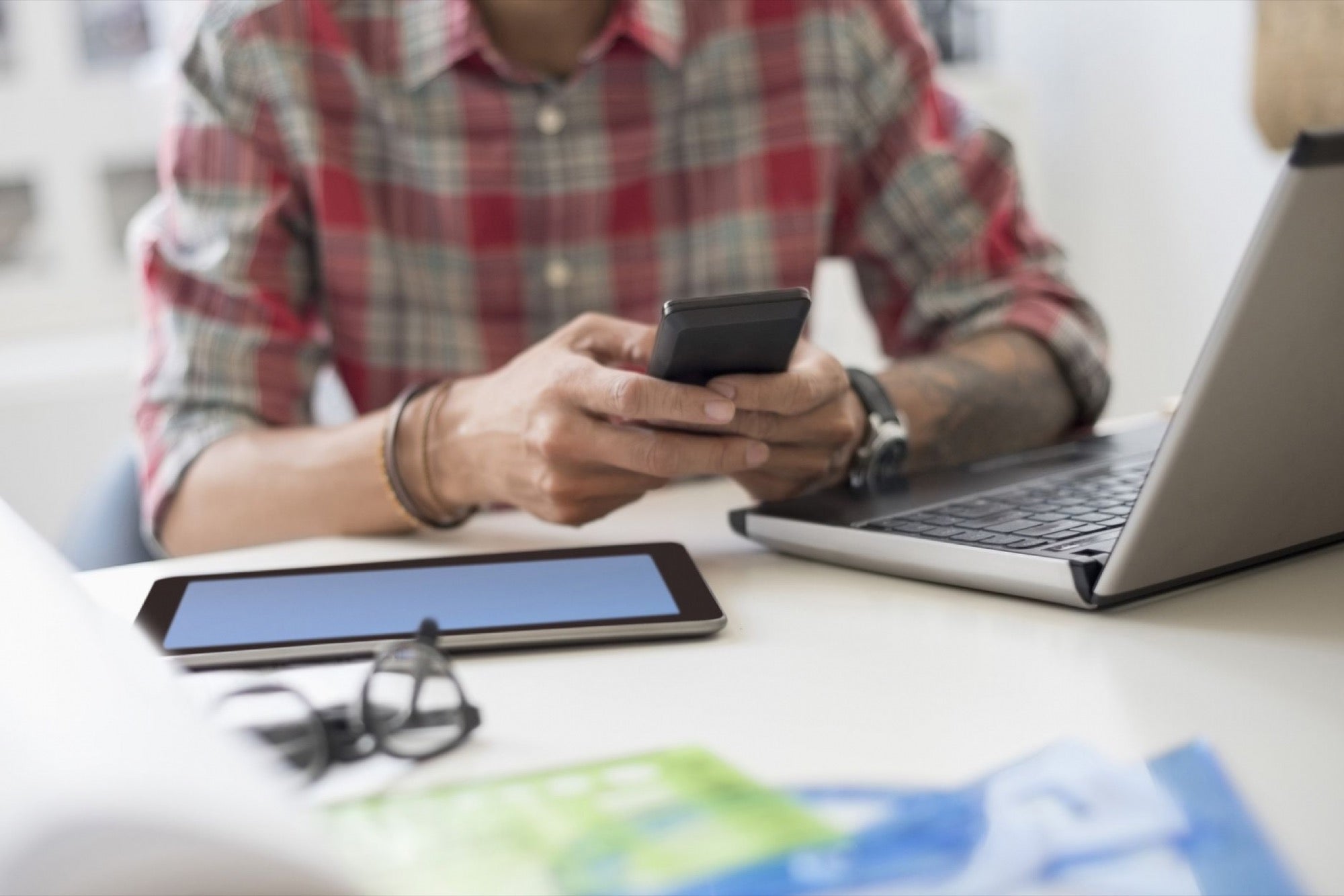 Ask the Etiquette Expert: 8 Rules for Texting at Work