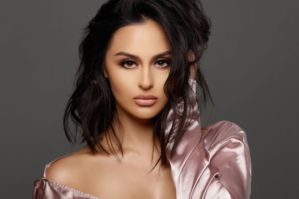 How Christen Dominique Went From Locker Room Makeup Artist to YouTube Star