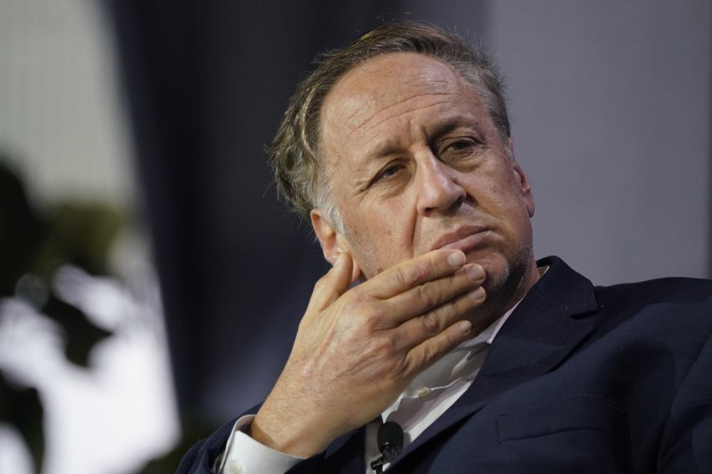 AMC CEO Defends Selling Shares