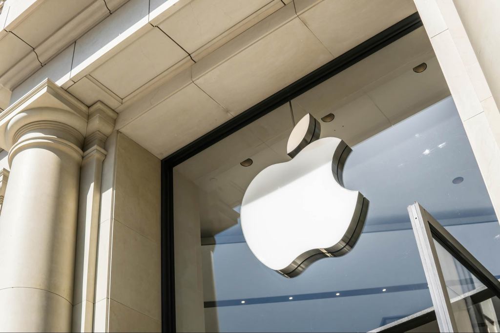 'What a Shame': A Generation Mourns as Apple Announces It Will ...