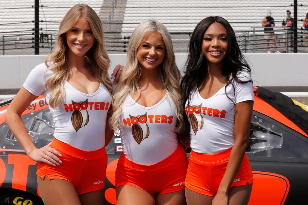 Hooters Server Exposes Why Co-Workers Were Fired, Goes Viral