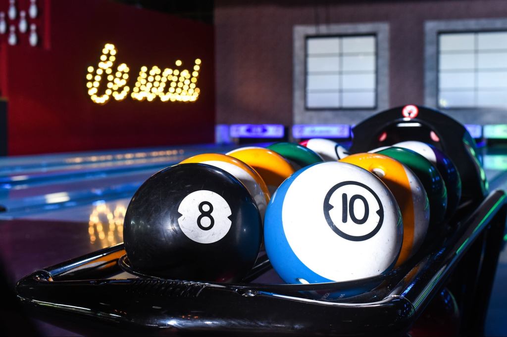 How to Start an 810 Billiards & Bowling Franchise in 2022