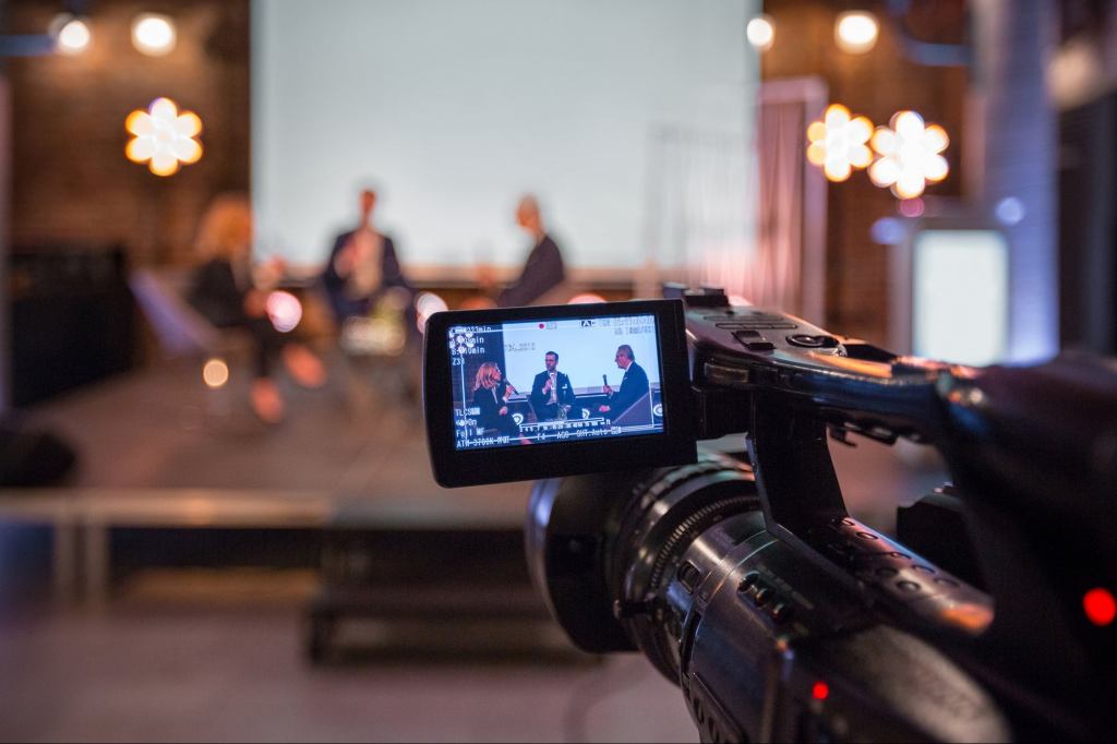 6 Key Benefits of Starting Your Own Live Show