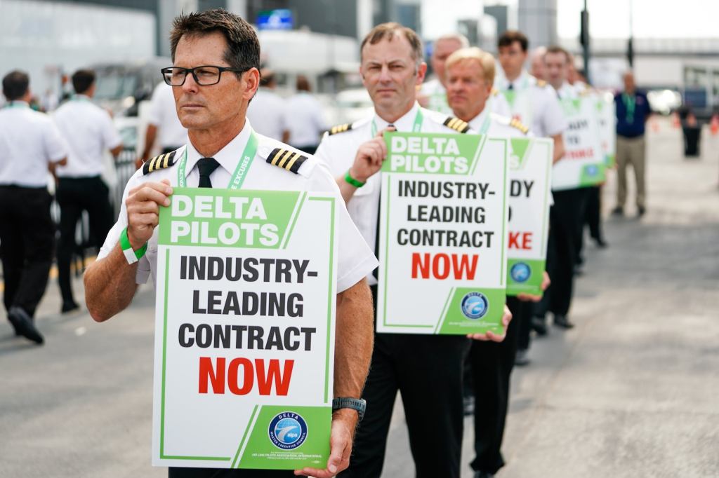 Delta Pilots to Get Raises In New Contract