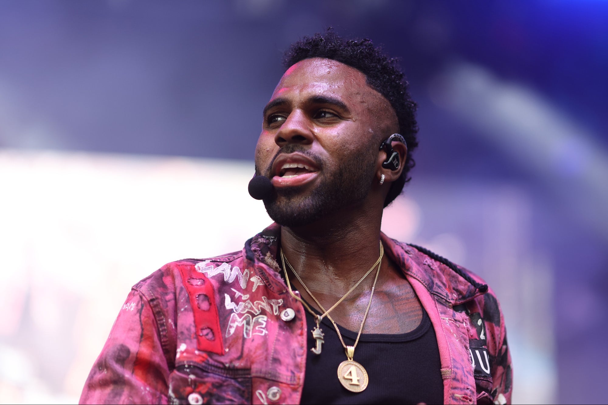 Jason Derulo Tips Waiter $5,000, Pays For His College