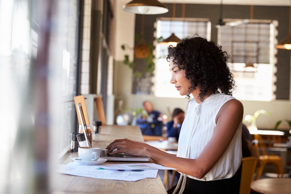 5 Tips For Launching a Business While Keeping Your Day Job