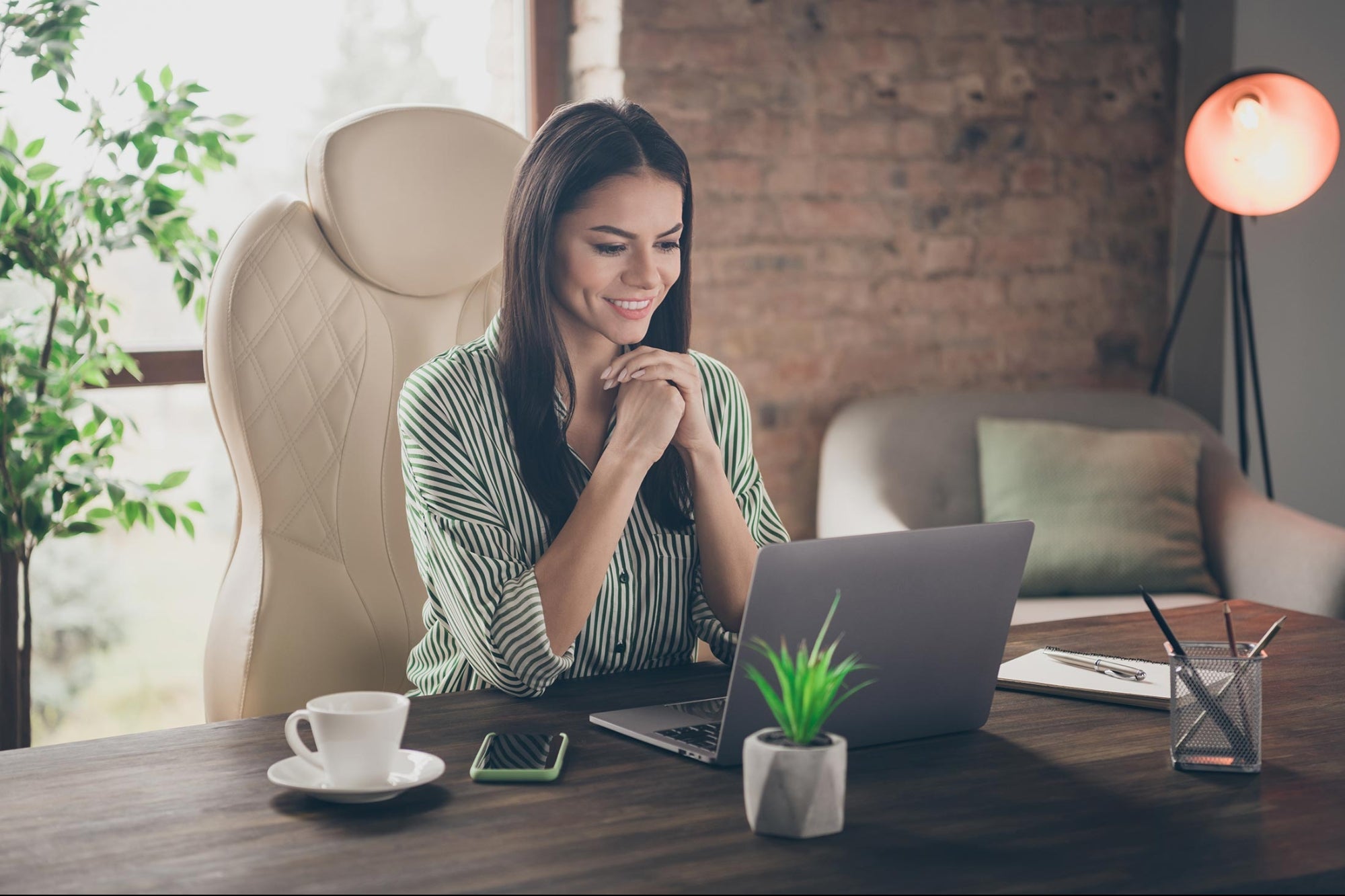 How to Find Resumes Online and Hire the Best