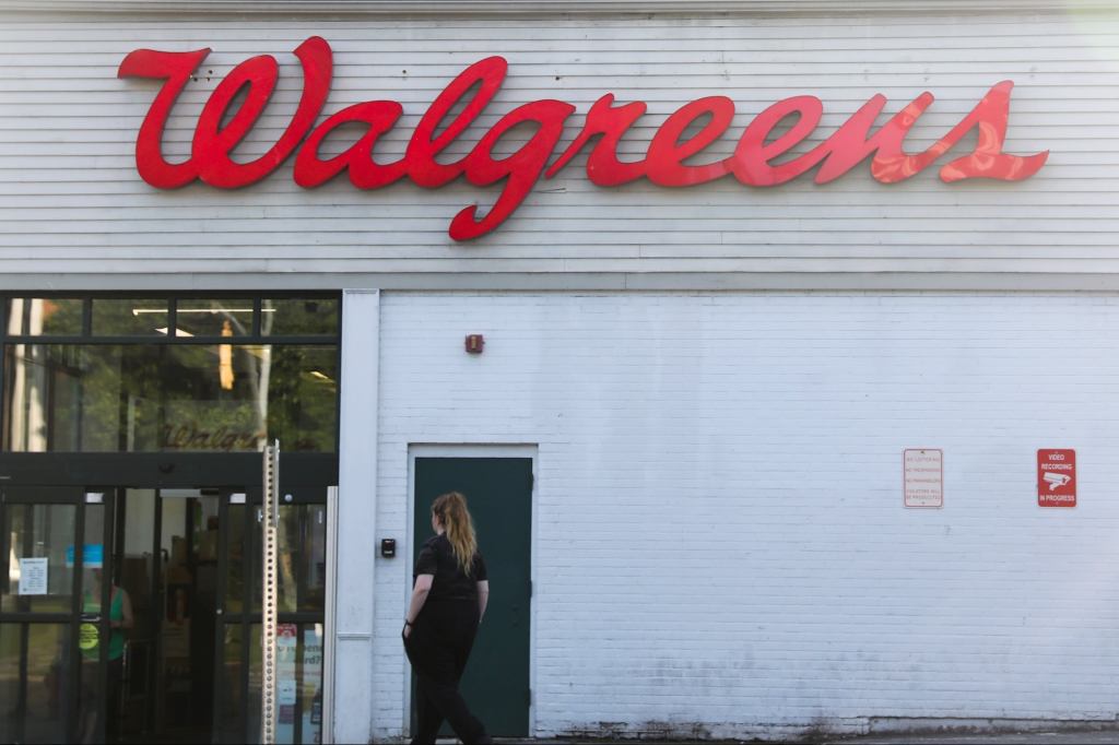 Walgreens Unveils New CEO, $1 Billion Cost-Cutting Plan