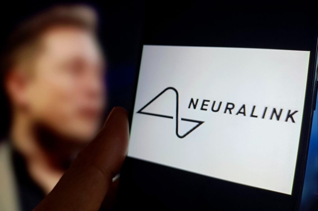 Neuralink Brain Chip Patient Plays Chess With His Mind: Video