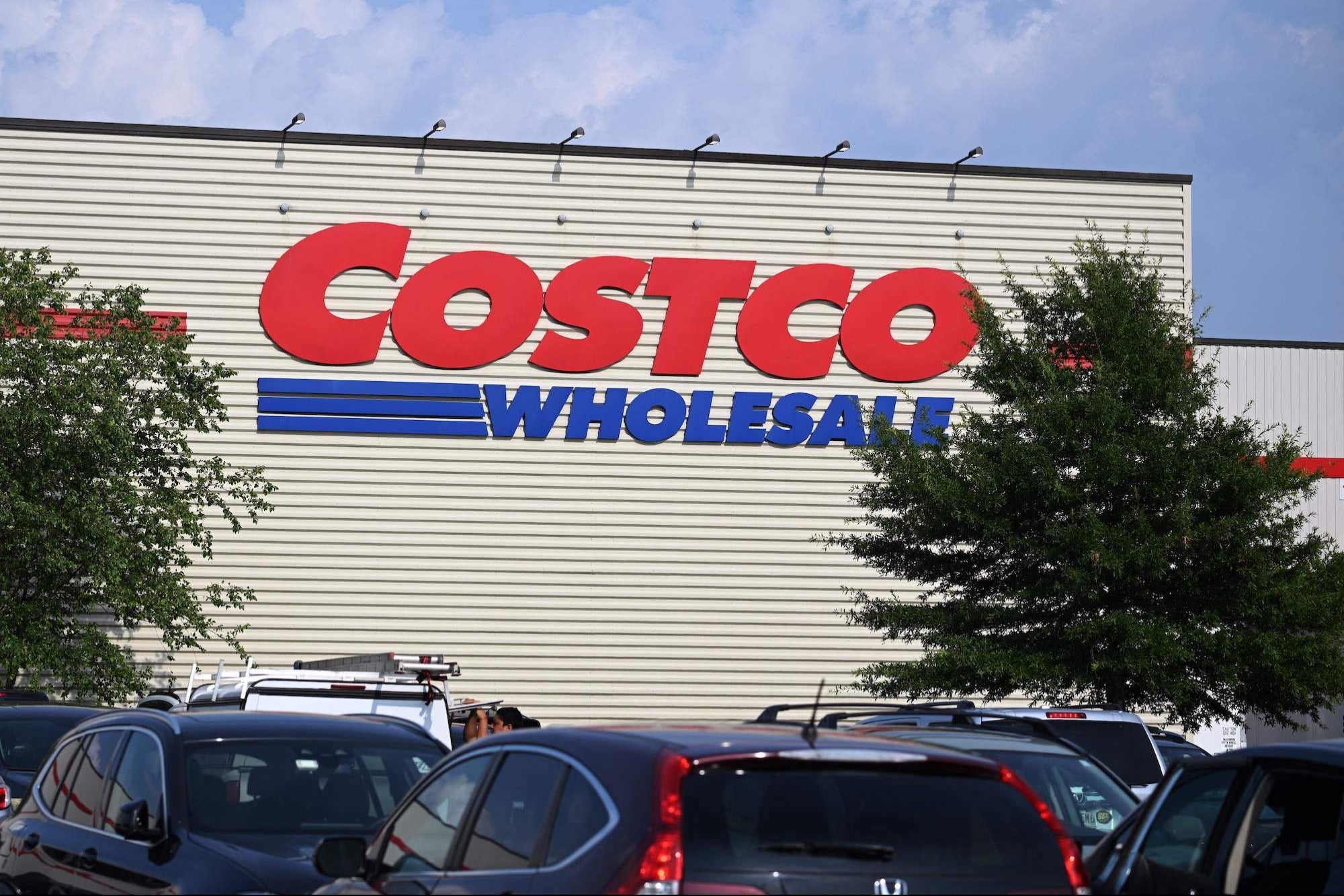 Costco CFO: New Tech, Expanding Online Buying-Pickup on Way