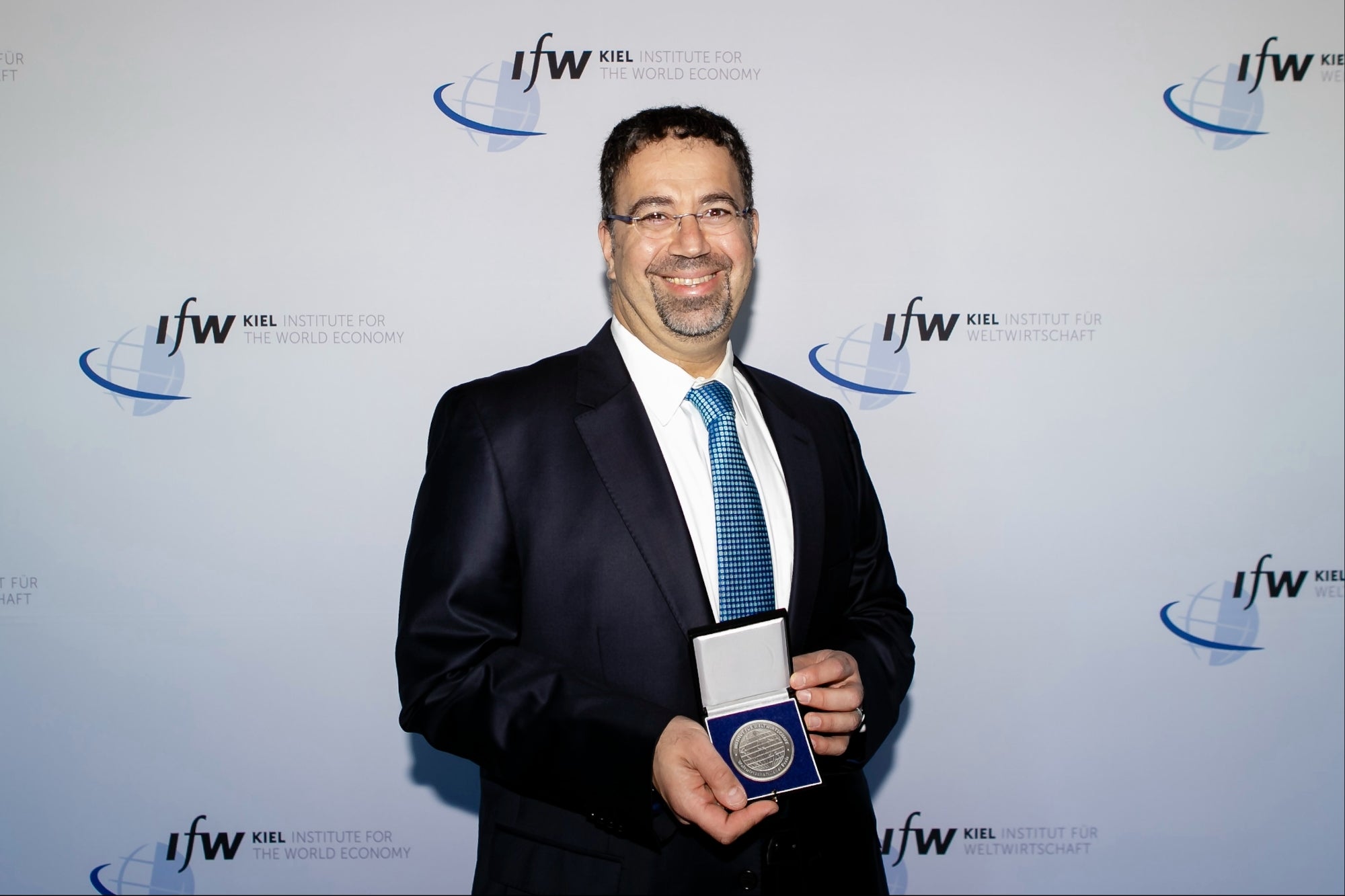 Is AI Overhyped? MIT Economist Says Yes, Limited Benefits