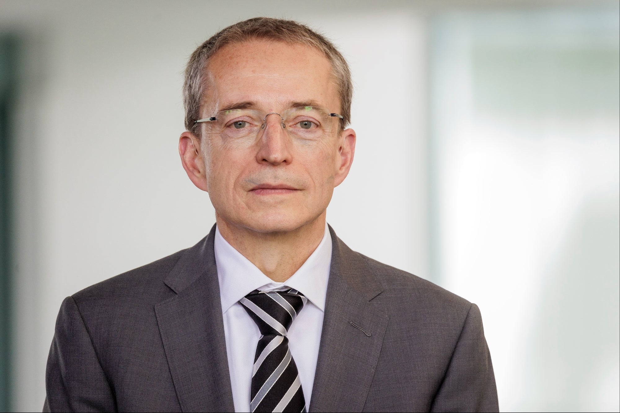 Intel CEO's Turnaround Plan to Compete with Nvidia, AMD: AI