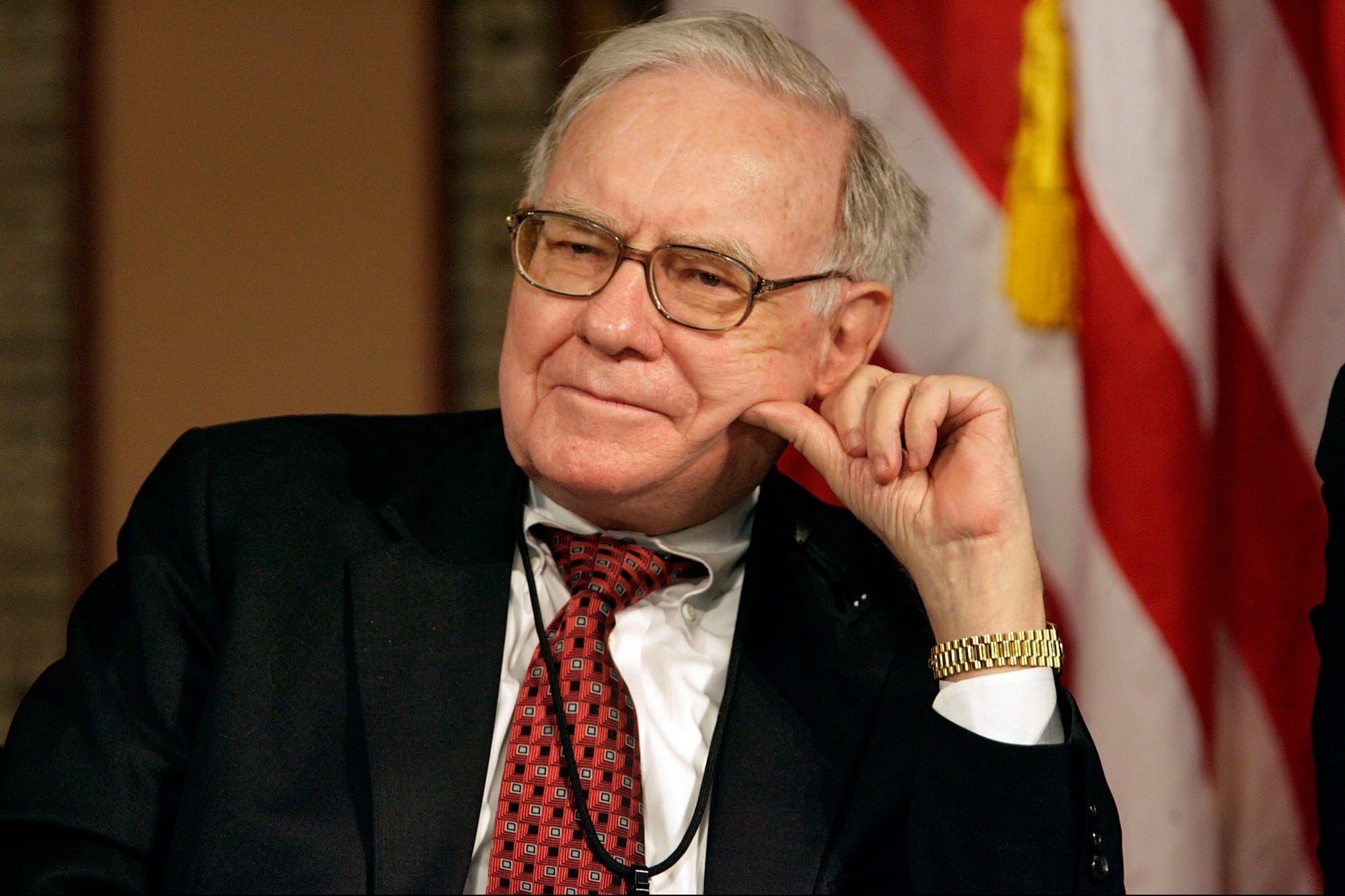 Introvert Warren Buffett Reveals Secret to Public Speaking