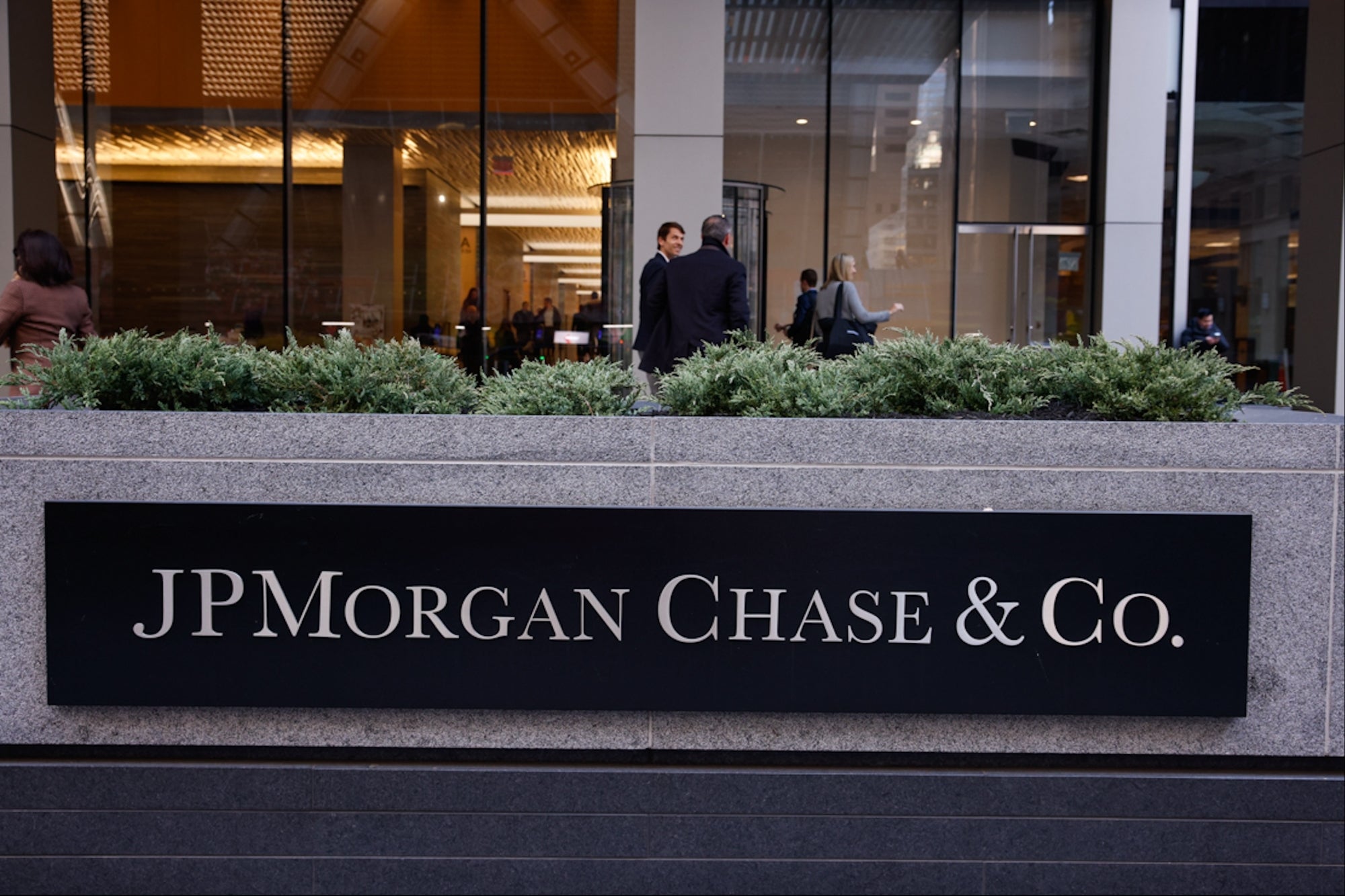 JPMorgan Employees Disappointed By 2024 Bonus Checks: Report