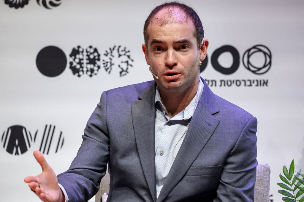 Meta Poaches Safe Superintelligence CEO for New AI Team