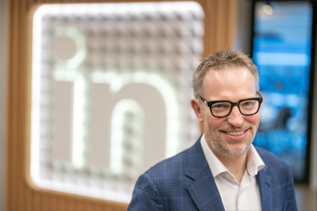 LinkedIn CEO Uses AI to Write His Most 'High Stakes' Emails